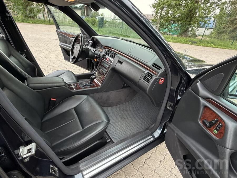 Zils Mercedes-Benz E 300 1998 Rīga, ar dzinēja tilpumu 3.00 L un nobraukumu 0 tūkst. km par 5750 €, foto 14 vietnē AUTOMOTO.COM.LV