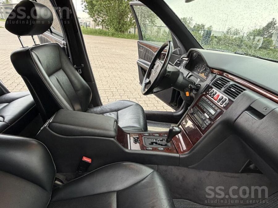 Zils Mercedes-Benz E 300 1998 Rīga, ar dzinēja tilpumu 3.00 L un nobraukumu 0 tūkst. km par 5750 €, foto 16 vietnē AUTOMOTO.COM.LV