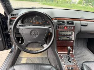 Zils Mercedes-Benz E 300 1998 Rīga, ar dzinēja tilpumu 3.00 L un nobraukumu 0 tūkst. km par 5750 €, foto 17 vietnē AUTOMOTO.COM.LV