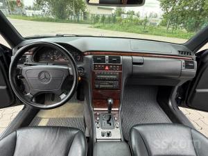 Zils Mercedes-Benz E 300 1998 Rīga, ar dzinēja tilpumu 3.00 L un nobraukumu 0 tūkst. km par 5750 €, foto 20 vietnē AUTOMOTO.COM.LV