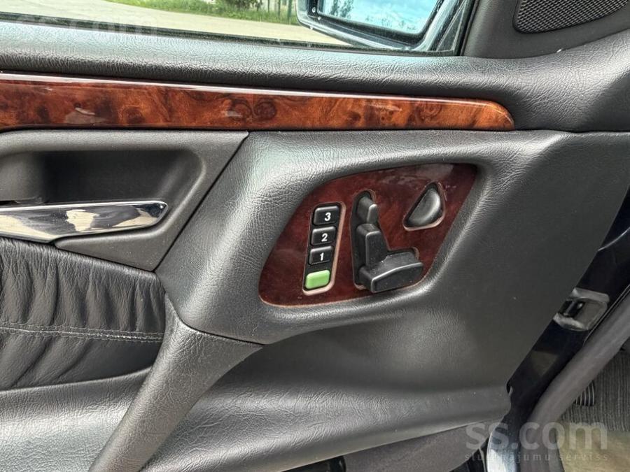 Zils Mercedes-Benz E 300 1998 Rīga, ar dzinēja tilpumu 3.00 L un nobraukumu 0 tūkst. km par 5750 €, foto 24 vietnē AUTOMOTO.COM.LV
