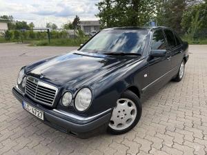 Синий Мерседес Е 300 1998 в Рига, объемом двигателя 3.00 л и пробегом 156 тыс. км за 5800 €, фото 6 на AUTOMOTO.COM.LV