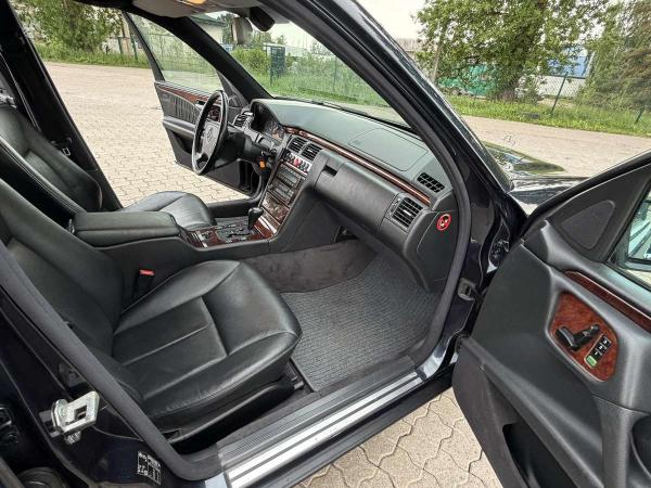 Zils Mercedes-Benz E 300 1998 Rīga, ar dzinēja tilpumu 3.00 L un nobraukumu 156 tūkst. km par 5800 €, foto 9 vietnē AUTOMOTO.COM.LV
