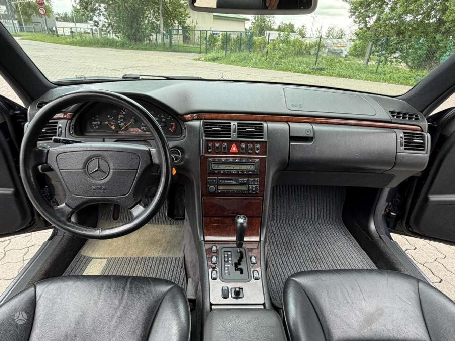 Синий Мерседес Е 300 1998 в Рига, объемом двигателя 3.00 л и пробегом 156 тыс. км за 5800 €, фото 16 на AUTOMOTO.COM.LV
