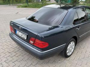 Синий Мерседес Е 300 1998 в Рига, объемом двигателя 3.00 л и пробегом 156 тыс. км за 5800 €, фото 22 на AUTOMOTO.COM.LV