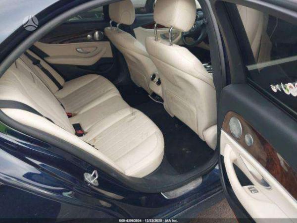 Zils Mercedes-Benz E 300 2017 Klaipėda, ar dzinēja tilpumu 1.99 L un nobraukumu 124 tūkst. km par 8000 €, foto 8 vietnē AUTOMOTO.COM.LV