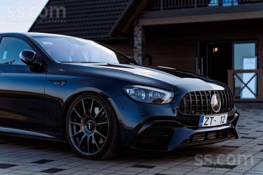 Zils Mercedes-Benz E 300 2020 Rīga, ar dzinēja tilpumu 2.00 L un nobraukumu 131 tūkst. km par 30500 €, foto 1 vietnē AUTOMOTO.COM.LV