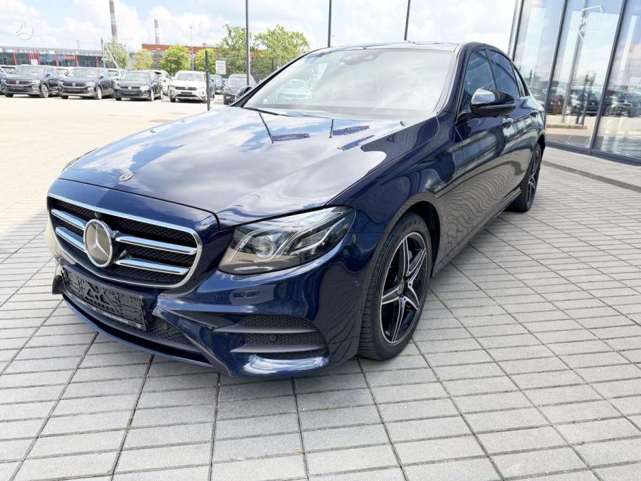 Zils Mercedes-Benz E 300 2020 Kauņa, ar dzinēja tilpumu 1.95 L un nobraukumu 174 tūkst. km par 23900 €, foto 1 vietnē AUTOMOTO.COM.LV