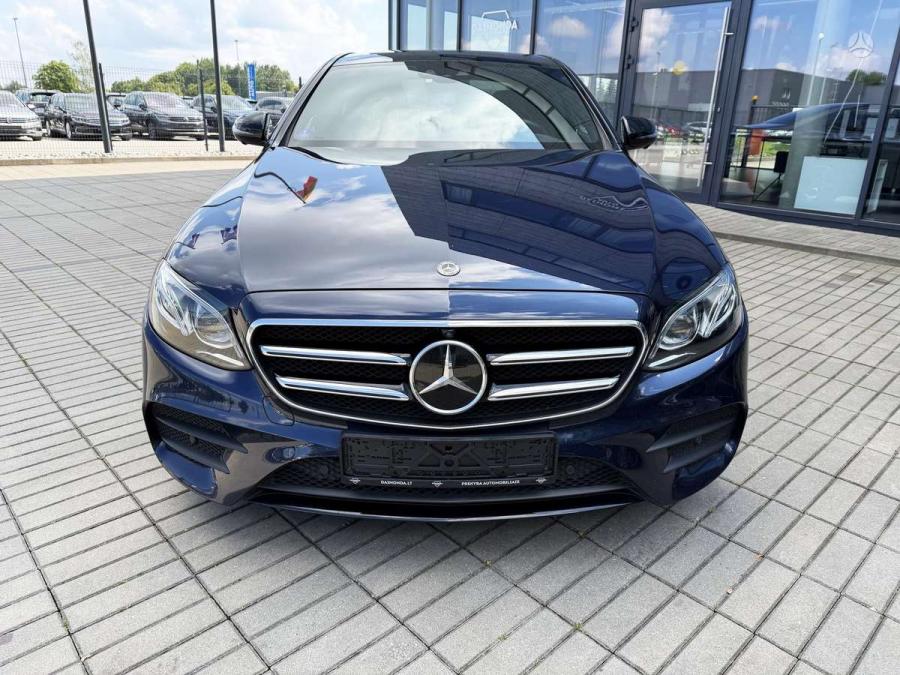 Zils Mercedes-Benz E 300 2020 Kauņa, ar dzinēja tilpumu 1.95 L un nobraukumu 174 tūkst. km par 23900 €, foto 3 vietnē AUTOMOTO.COM.LV