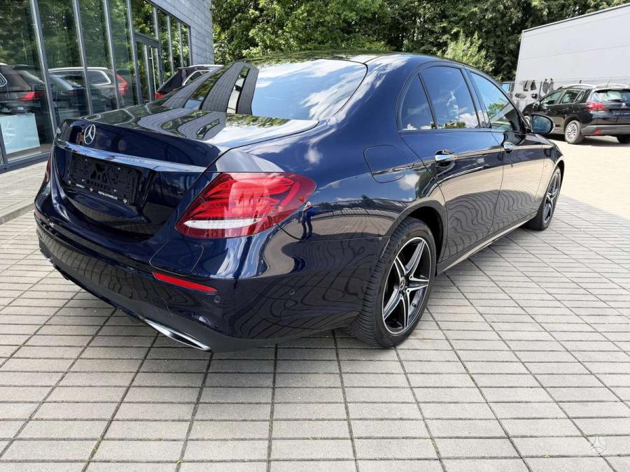 Zils Mercedes-Benz E 300 2020 Kauņa, ar dzinēja tilpumu 1.95 L un nobraukumu 174 tūkst. km par 23900 €, foto 5 vietnē AUTOMOTO.COM.LV
