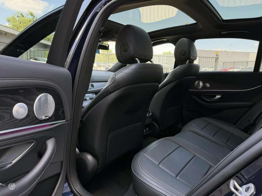 Zils Mercedes-Benz E 300 2020 Kauņa, ar dzinēja tilpumu 1.95 L un nobraukumu 174 tūkst. km par 23900 €, foto 18 vietnē AUTOMOTO.COM.LV