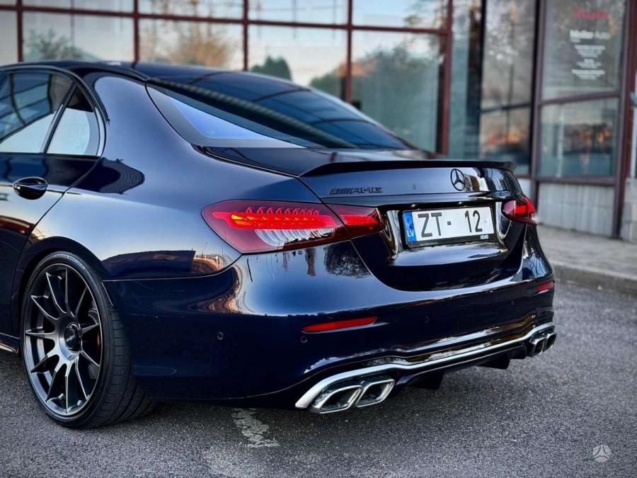 Blue Mercedes-Benz E 300 2020 in Riga, with an engine capacity of 0.00 L and mileage of 133 thousand km for 28000 €, photo 4 on AUTOMOTO.COM.LV