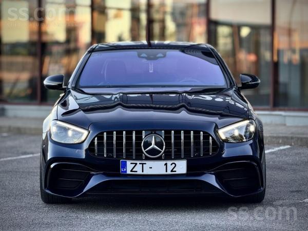 Blue Mercedes-Benz E 300 2020 in Riga, with an engine capacity of 2.00 L and mileage of 113 thousand km for 29900 €, photo 5 on AUTOMOTO.COM.LV