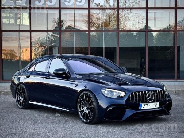 Blue Mercedes-Benz E 300 2020 in Riga, with an engine capacity of 2.00 L and mileage of 113 thousand km for 29900 €, photo 6 on AUTOMOTO.COM.LV