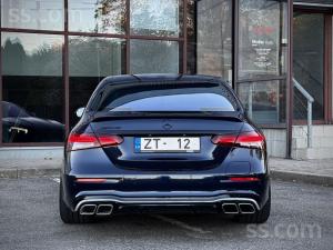 Синий Мерседес Е 300 2020 в Рига, объемом двигателя 2.00 л и пробегом 113 тыс. км за 29900 €, фото 10 на AUTOMOTO.COM.LV