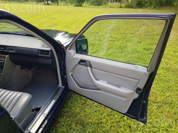 Zils Mercedes-Benz E 300 1989 Cēsis, ar dzinēja tilpumu 3.00 L un nobraukumu 230 tūkst. km par 9900 €, foto 7 vietnē AUTOMOTO.COM.LV