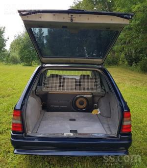 Zils Mercedes-Benz E 300 1989 Cēsis, ar dzinēja tilpumu 3.00 L un nobraukumu 230 tūkst. km par 9900 €, foto 8 vietnē AUTOMOTO.COM.LV