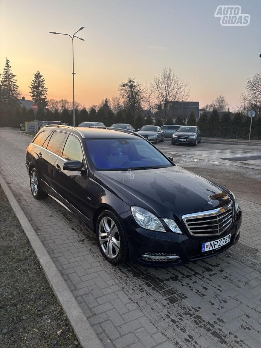 Zils Mercedes-Benz E 300 2010 Kauņa, ar dzinēja tilpumu 3.00 L un nobraukumu 330 tūkst. km par 6150 €, foto 1 vietnē AUTOMOTO.COM.LV