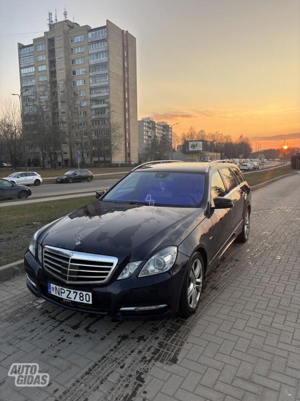 Zils Mercedes-Benz E 300 2010 Kauņa, ar dzinēja tilpumu 3.00 L un nobraukumu 330 tūkst. km par 6150 €, foto 2 vietnē AUTOMOTO.COM.LV