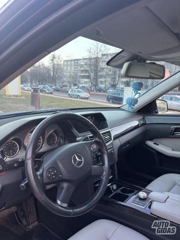 Zils Mercedes-Benz E 300 2010 Kauņa, ar dzinēja tilpumu 3.00 L un nobraukumu 330 tūkst. km par 6150 €, foto 8 vietnē AUTOMOTO.COM.LV