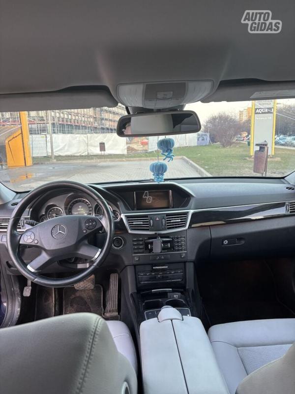 Zils Mercedes-Benz E 300 2010 Kauņa, ar dzinēja tilpumu 3.00 L un nobraukumu 330 tūkst. km par 6150 €, foto 10 vietnē AUTOMOTO.COM.LV
