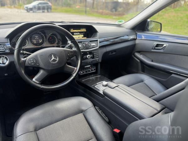 Blue Mercedes-Benz E 300 2010 in Ogre, with an engine capacity of 3.00 L and mileage of 356 thousand km for 7950 €, photo 5 on AUTOMOTO.COM.LV