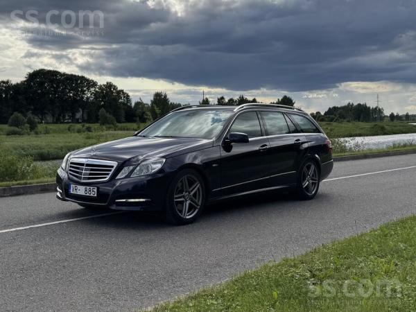 Blue Mercedes-Benz E 300 2010 in Ogre, with an engine capacity of 3.00 L and mileage of 356 thousand km for 7890 €, photo 2 on AUTOMOTO.COM.LV