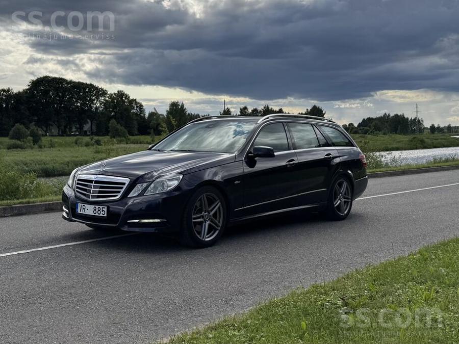 Синий Мерседес Е 300 2010 в Огре, объемом двигателя 3.00 л и пробегом 356 тыс. км за 7890 €, фото 3 на AUTOMOTO.COM.LV