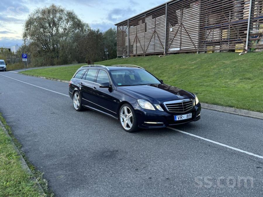Zils Mercedes-Benz E 300 2010 Ogre, ar dzinēja tilpumu 3.00 L un nobraukumu 361 tūkst. km par 6490 €, foto 1 vietnē AUTOMOTO.COM.LV
