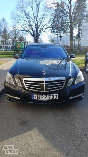 Zils Mercedes-Benz E 300 2011 Viļņa, ar dzinēja tilpumu 3.00 L un nobraukumu 330 tūkst. km par 5500 €, foto  vietnē AUTOMOTO.COM.LV