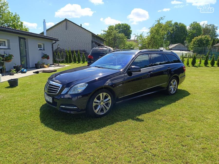 Zils Mercedes-Benz E 300 2011 Viļņa, ar dzinēja tilpumu 3.00 L un nobraukumu 330 tūkst. km par 5500 €, foto 3 vietnē AUTOMOTO.COM.LV