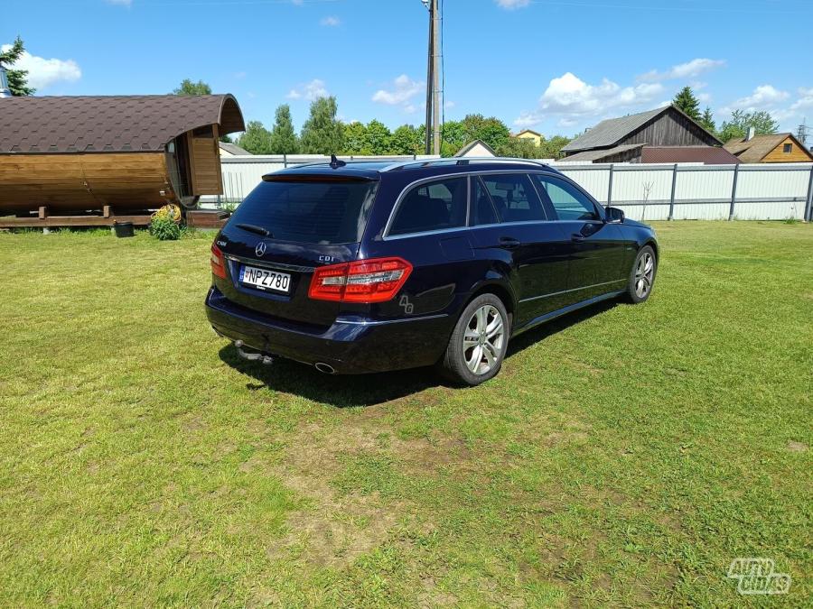 Zils Mercedes-Benz E 300 2011 Viļņa, ar dzinēja tilpumu 3.00 L un nobraukumu 330 tūkst. km par 5500 €, foto 5 vietnē AUTOMOTO.COM.LV