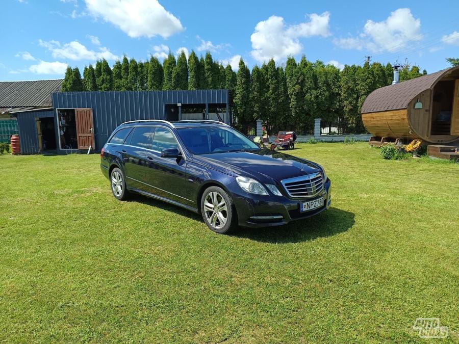 Zils Mercedes-Benz E 300 2011 Viļņa, ar dzinēja tilpumu 3.00 L un nobraukumu 330 tūkst. km par 5500 €, foto 6 vietnē AUTOMOTO.COM.LV