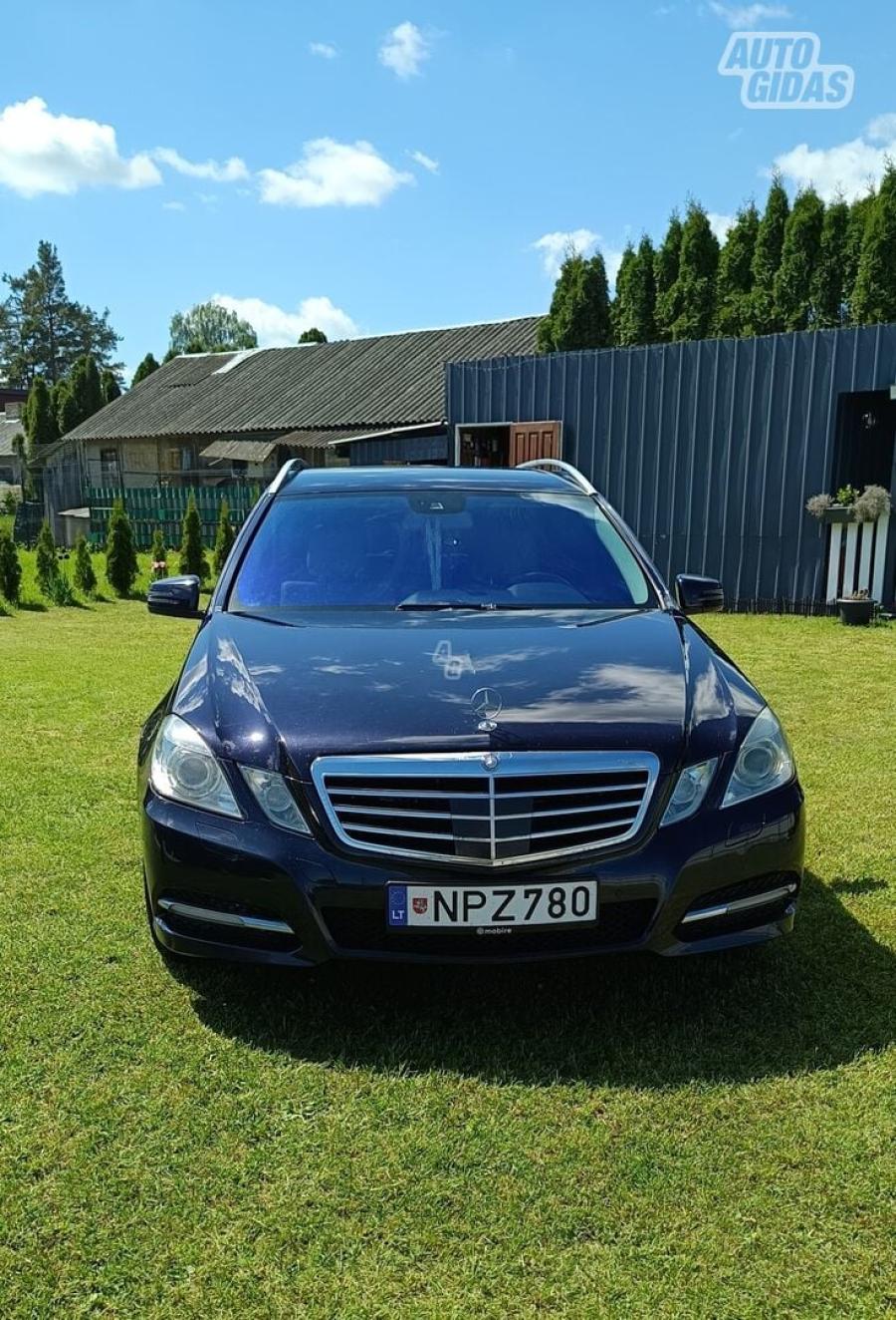 Zils Mercedes-Benz E 300 2011 Viļņa, ar dzinēja tilpumu 3.00 L un nobraukumu 330 tūkst. km par 5500 €, foto 7 vietnē AUTOMOTO.COM.LV