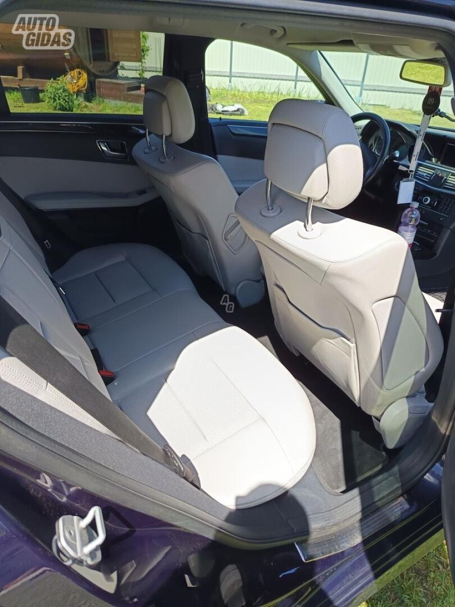 Zils Mercedes-Benz E 300 2011 Viļņa, ar dzinēja tilpumu 3.00 L un nobraukumu 330 tūkst. km par 5500 €, foto 9 vietnē AUTOMOTO.COM.LV