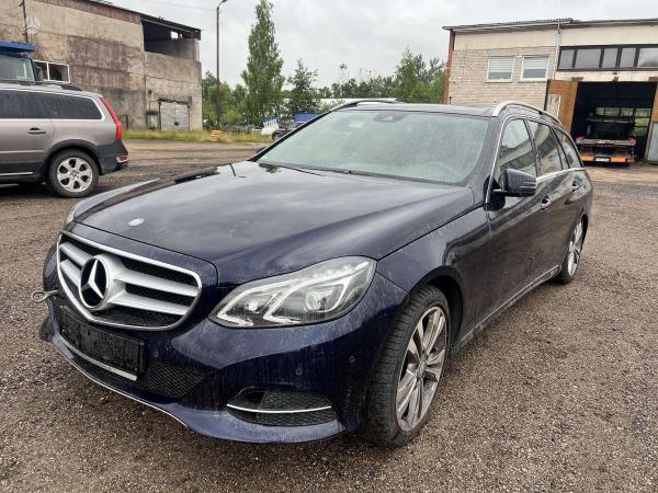 Blue Mercedes-Benz E 300 2013 in Utena, with an engine capacity of 2.99 L and mileage of 270 thousand km for 5150 €, photo 2 on AUTOMOTO.COM.LV