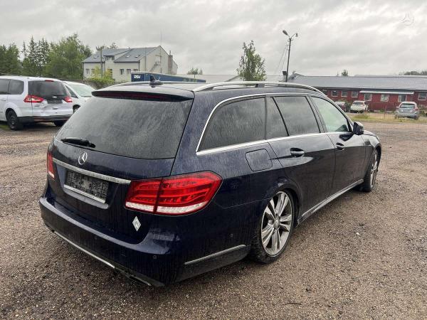 Blue Mercedes-Benz E 300 2013 in Utena, with an engine capacity of 2.99 L and mileage of 270 thousand km for 5150 €, photo 4 on AUTOMOTO.COM.LV