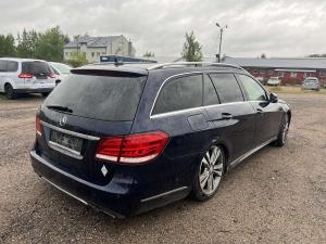 Blue Mercedes-Benz E 300 2013 in Utena, with an engine capacity of 2.99 L and mileage of 270 thousand km for 5150 €, photo 5 on AUTOMOTO.COM.LV