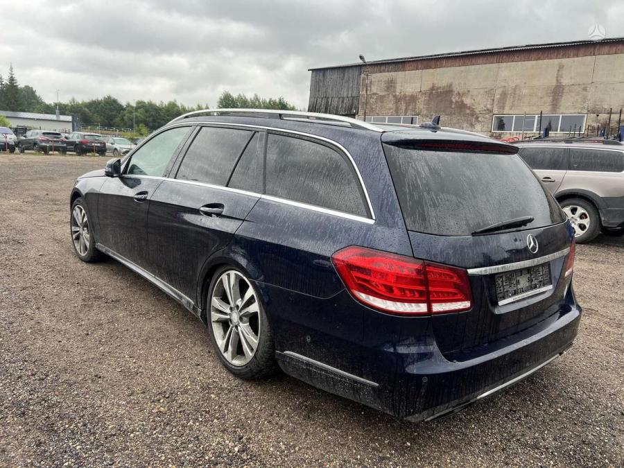 Blue Mercedes-Benz E 300 2013 in Utena, with an engine capacity of 2.99 L and mileage of 270 thousand km for 5150 €, photo 8 on AUTOMOTO.COM.LV