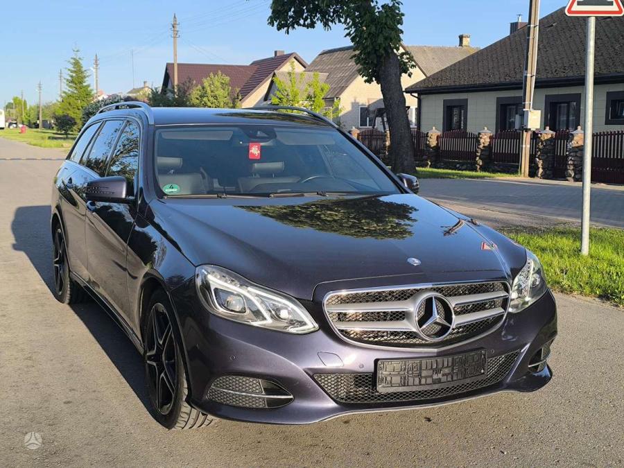 Blue Mercedes-Benz E 300 2013 in Vilnius, with an engine capacity of 2.99 L and mileage of 340 thousand km for 8000 €, photo 3 on AUTOMOTO.COM.LV