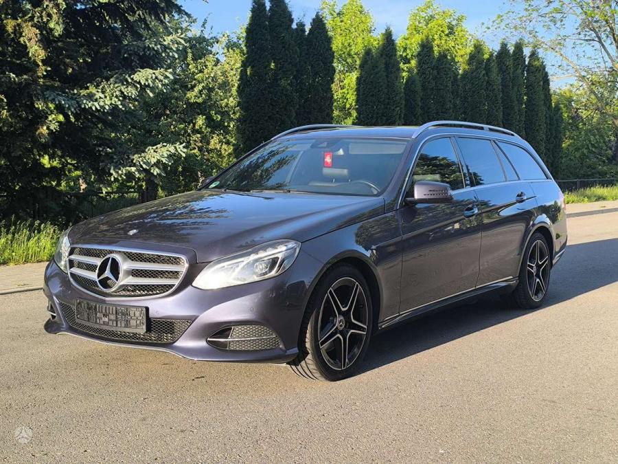 Blue Mercedes-Benz E 300 2013 in Vilnius, with an engine capacity of 2.99 L and mileage of 340 thousand km for 8000 €, photo 5 on AUTOMOTO.COM.LV