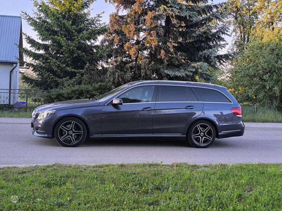 Blue Mercedes-Benz E 300 2013 in Vilnius, with an engine capacity of 2.99 L and mileage of 340 thousand km for 8000 €, photo 12 on AUTOMOTO.COM.LV