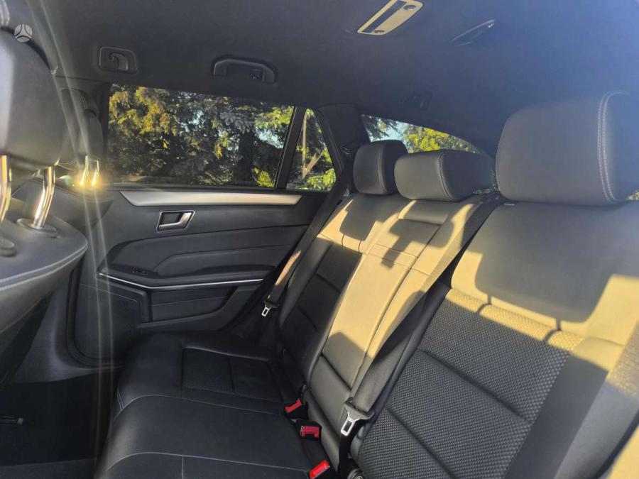 Blue Mercedes-Benz E 300 2013 in Vilnius, with an engine capacity of 2.99 L and mileage of 340 thousand km for 8000 €, photo 19 on AUTOMOTO.COM.LV