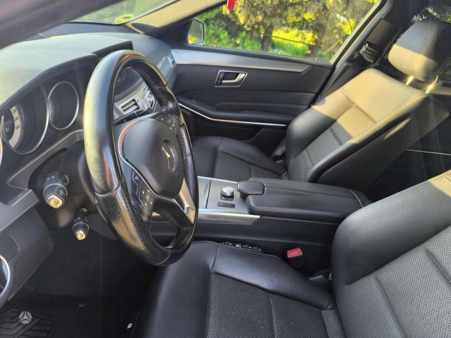 Blue Mercedes-Benz E 300 2013 in Vilnius, with an engine capacity of 2.99 L and mileage of 340 thousand km for 8000 €, photo 22 on AUTOMOTO.COM.LV
