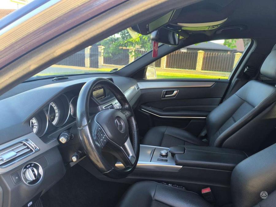 Blue Mercedes-Benz E 300 2013 in Vilnius, with an engine capacity of 2.99 L and mileage of 340 thousand km for 8000 €, photo 23 on AUTOMOTO.COM.LV