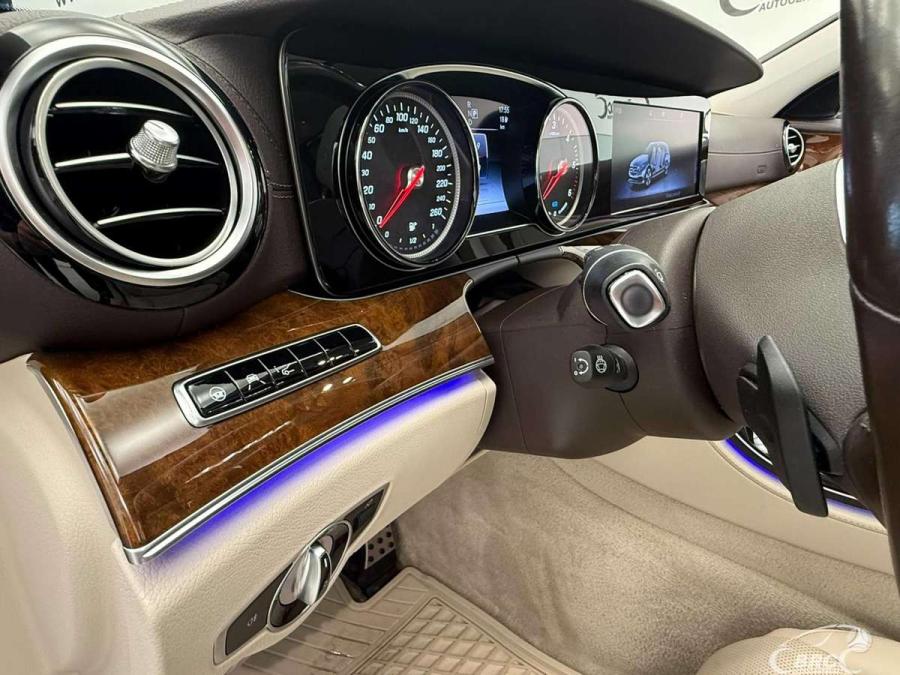 Синий Мерседес Е 300 2019 в Вильнюс, объемом двигателя 1.95 л и пробегом 179 тыс. км за 24500 €, фото 13 на AUTOMOTO.COM.LV