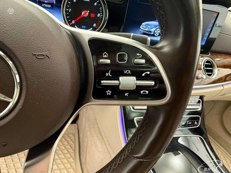 Синий Мерседес Е 300 2019 в Вильнюс, объемом двигателя 1.95 л и пробегом 179 тыс. км за 24500 €, фото 15 на AUTOMOTO.COM.LV