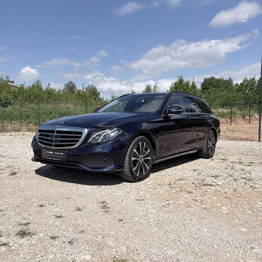 Zils Mercedes-Benz E 300 2019 Viļņa, ar dzinēja tilpumu 1.95 L un nobraukumu 184 tūkst. km par 16490 €, foto 1 vietnē AUTOMOTO.COM.LV