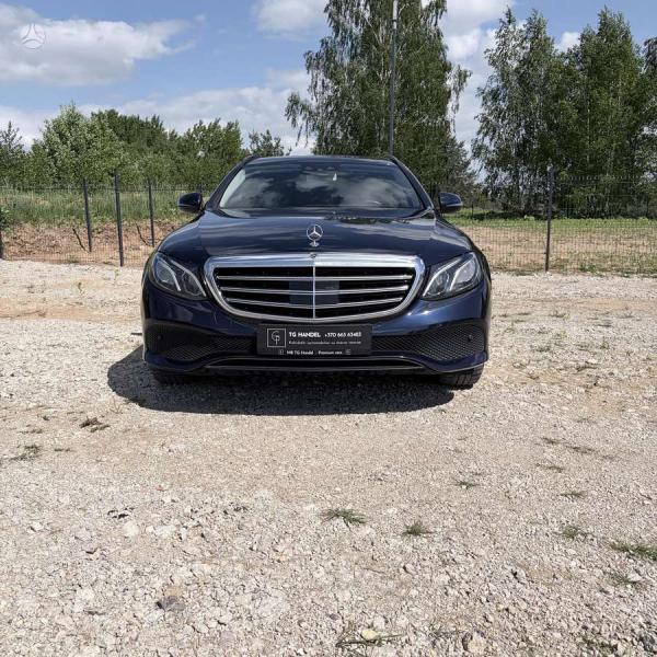 Синий Мерседес Е 300 2019 в Вильнюс, объемом двигателя 1.95 л и пробегом 184 тыс. км за 16490 €, фото 4 на AUTOMOTO.COM.LV