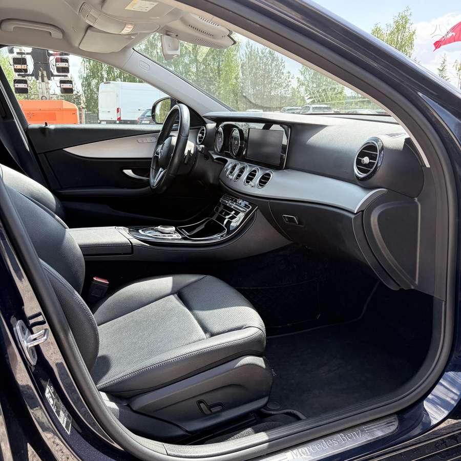Zils Mercedes-Benz E 300 2019 Viļņa, ar dzinēja tilpumu 1.95 L un nobraukumu 184 tūkst. km par 16490 €, foto 15 vietnē AUTOMOTO.COM.LV